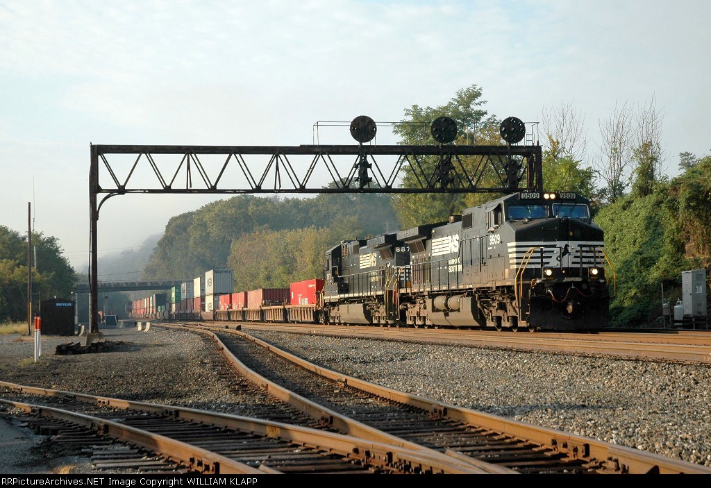 NS 9509 Stack train